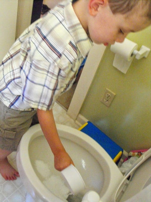 7 Bathroom Chores your Toddler Can Do! – The Organized Mom