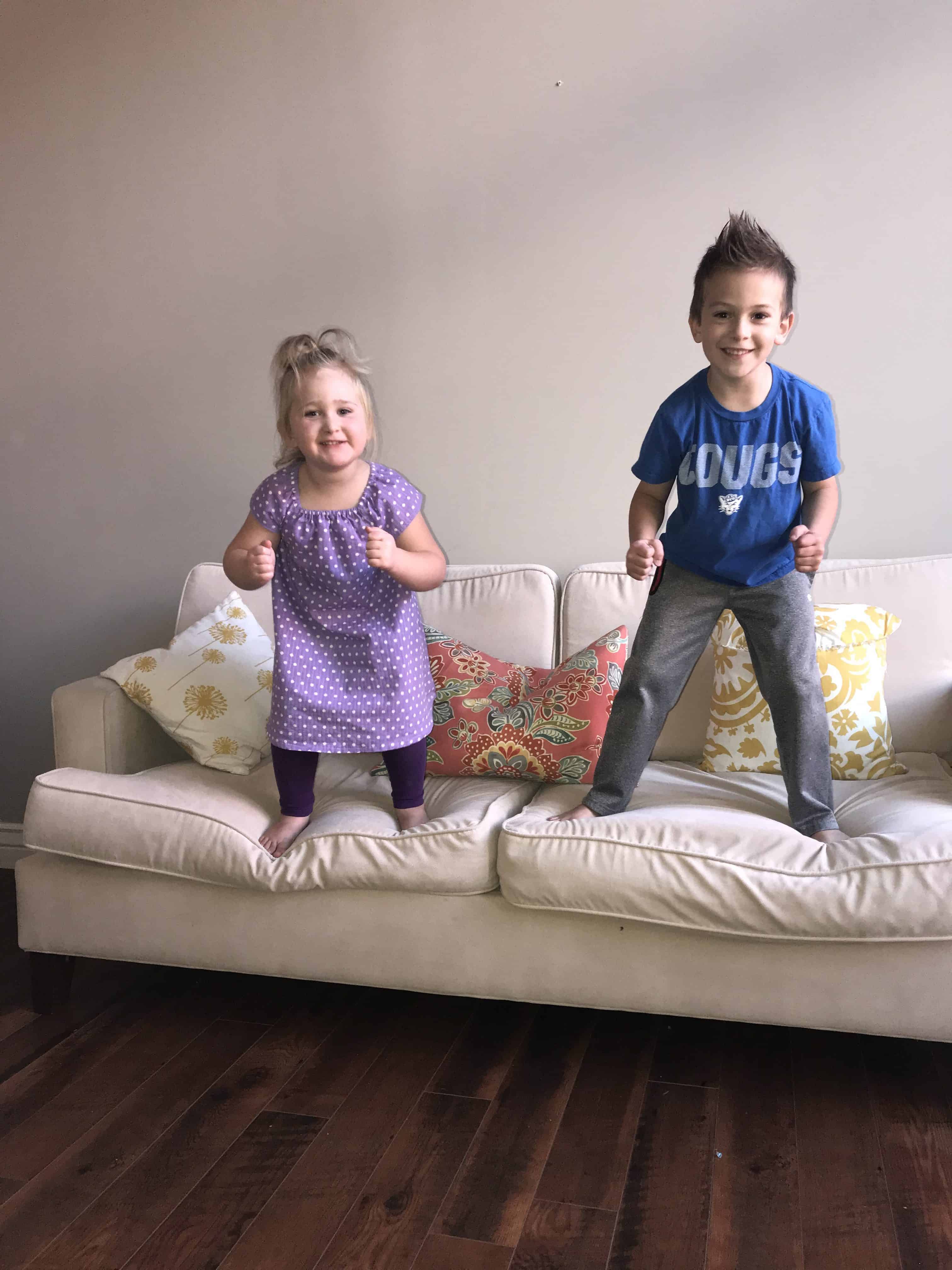 9 No Prep Activities to keep siblings occupied while feeding baby – The ...